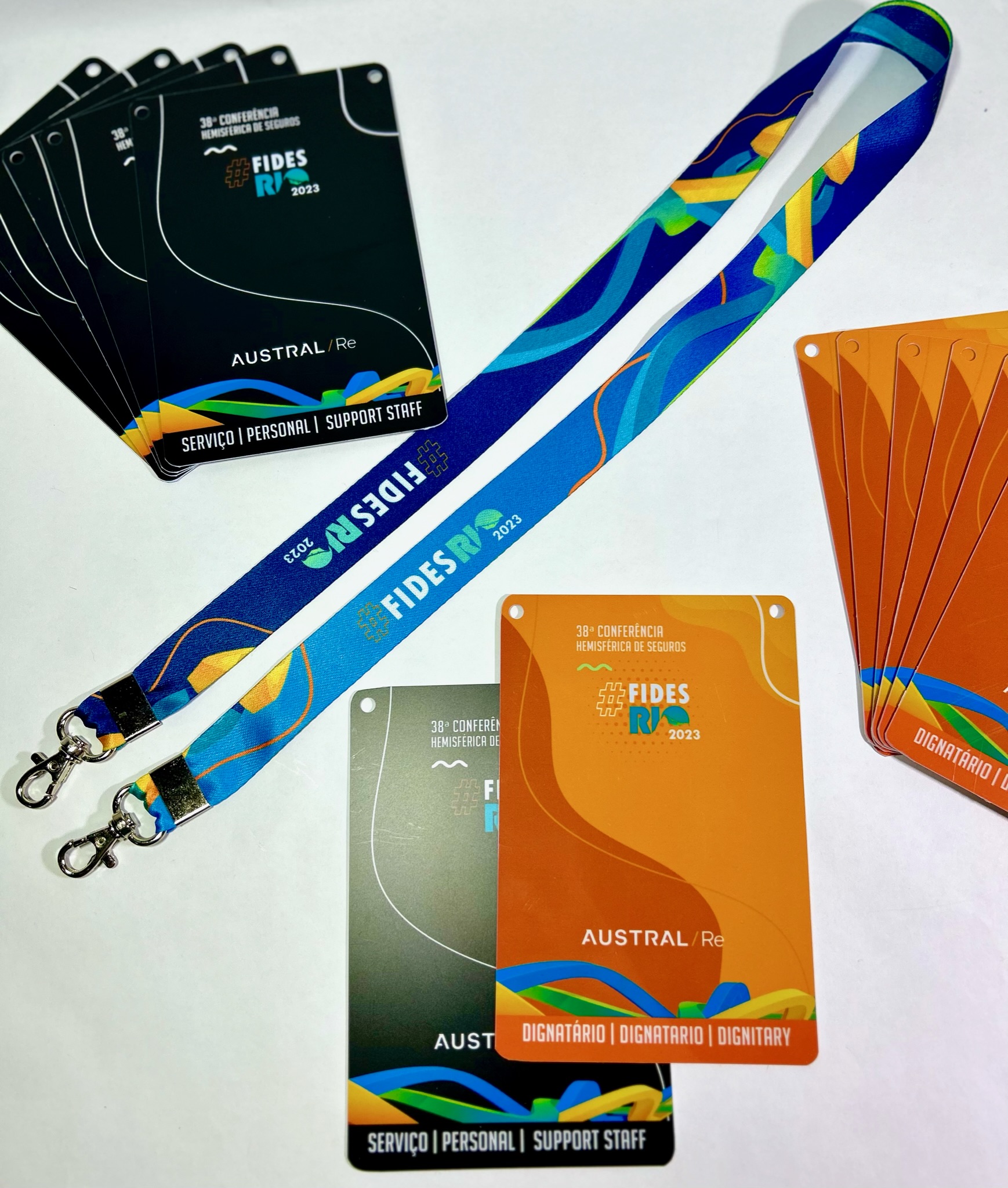 Mondri Crachás - Mondri Crachás e Cordão Personalizado